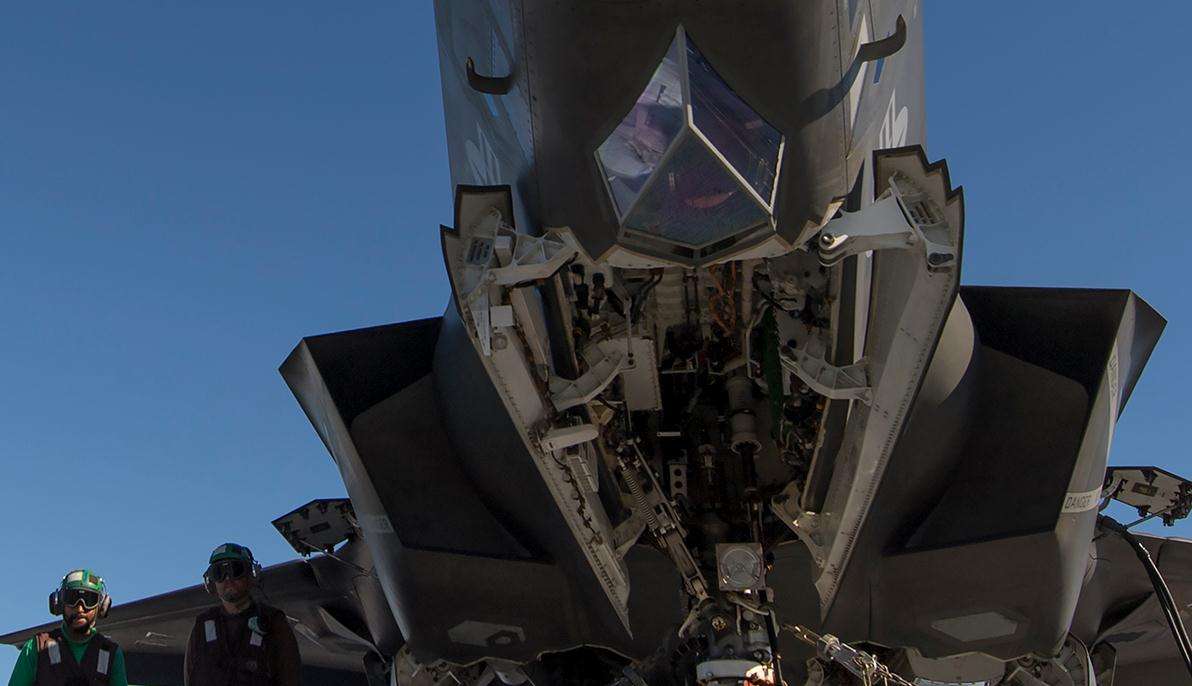 F-22航电系统比歼-20还要弱？难怪它无法加装EOTS/EODAS系统