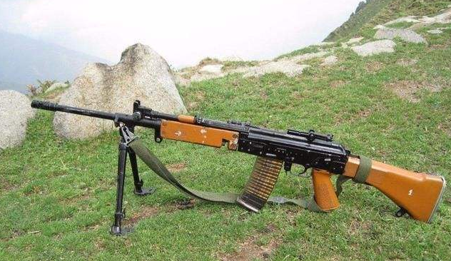 印度军购又出大手笔，20年步枪大换装，74万支AK203将替代英萨斯