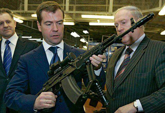 印度军购又出大手笔，20年步枪大换装，74万支AK203将替代英萨斯