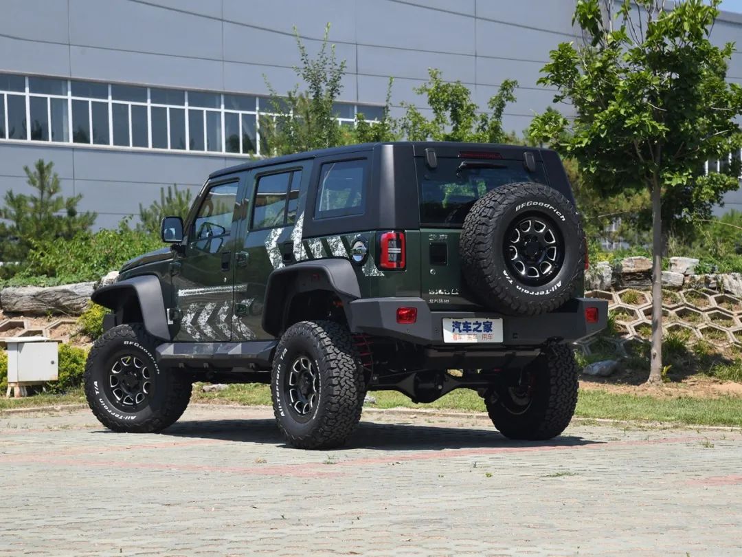 北京BJ40雨林穿越版上市 ！售价26.99万元-新浪汽车