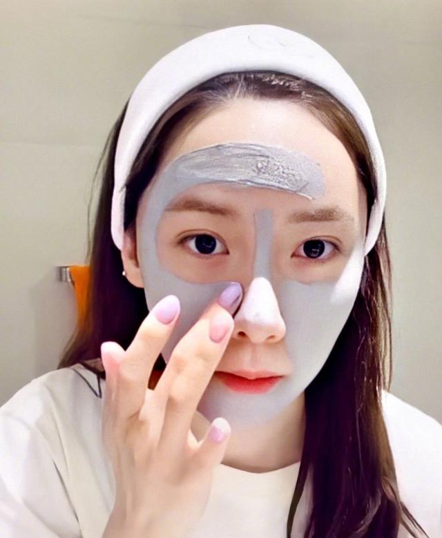 韩国校花级女神林允儿敷面膜照,古灵精怪、俏皮可爱!