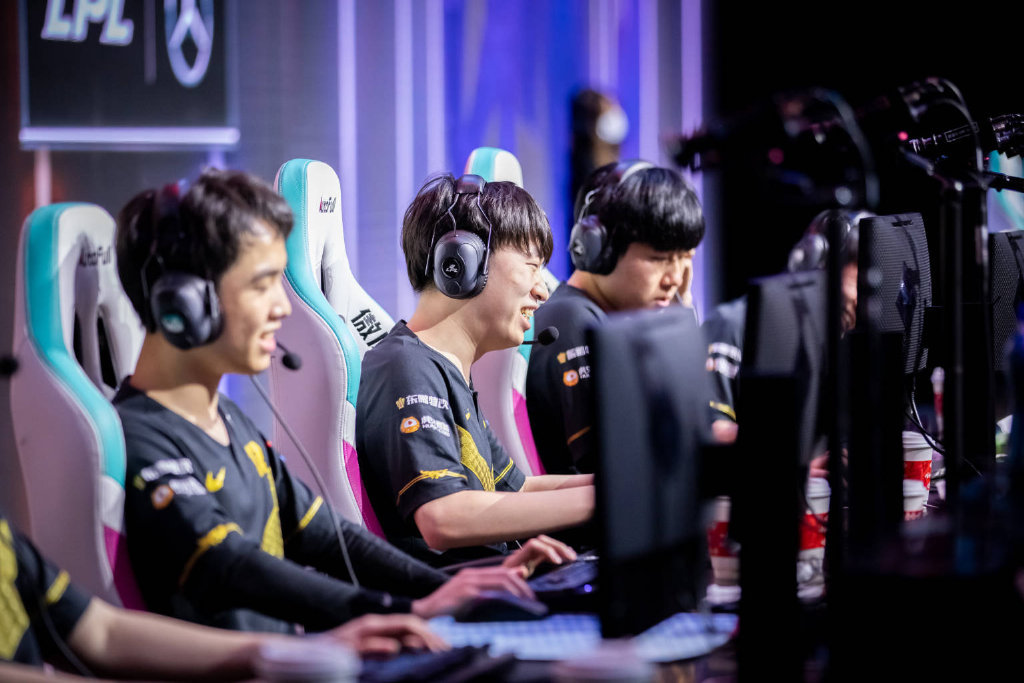 RNG别流泪G2会笑，RNG无缘S10之后G2公开嘲讽：你东西掉了