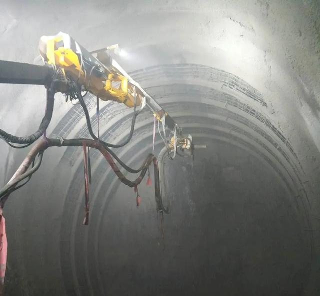 海拔4560米！中铁装备高原型湿喷台车助力西藏圭嘎拉隧道建设
