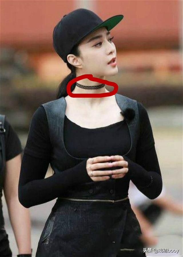 女明星脖子上为什么总爱戴个项圈?这里边学问大了,艺人也不容易