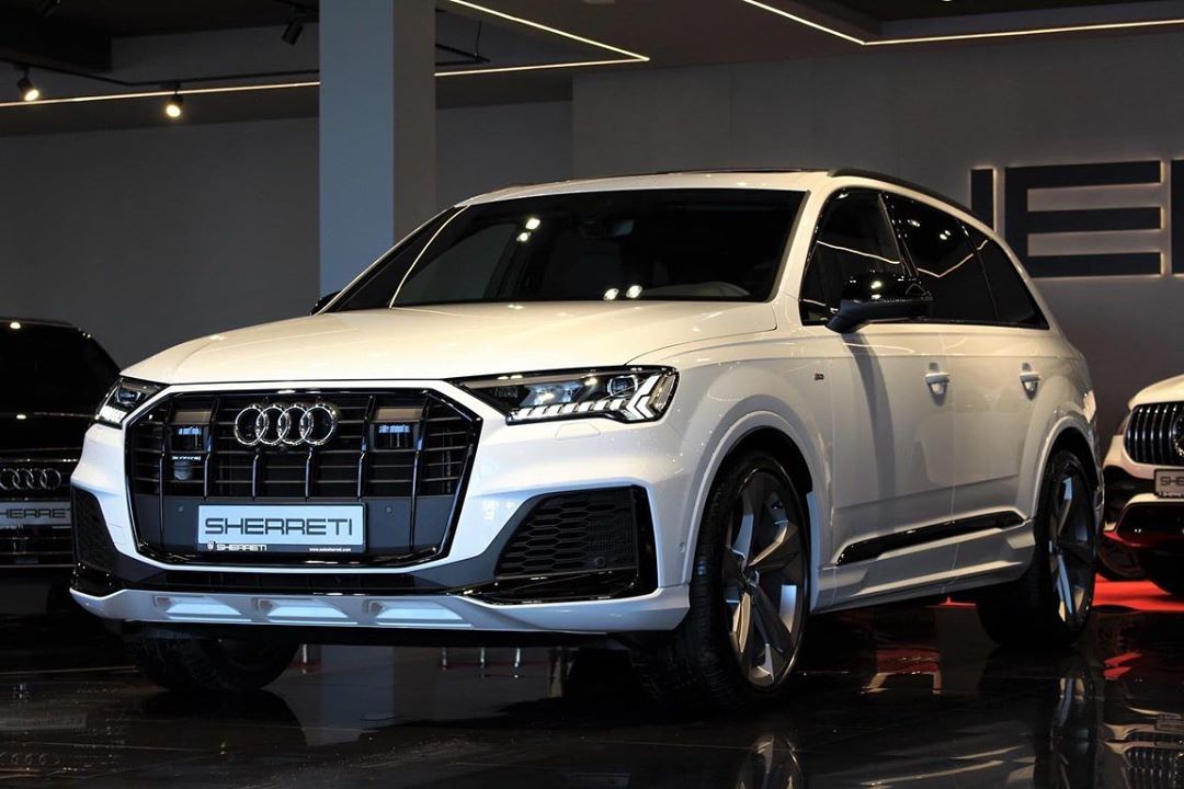 新款奥迪Q7实车 白色的大气感