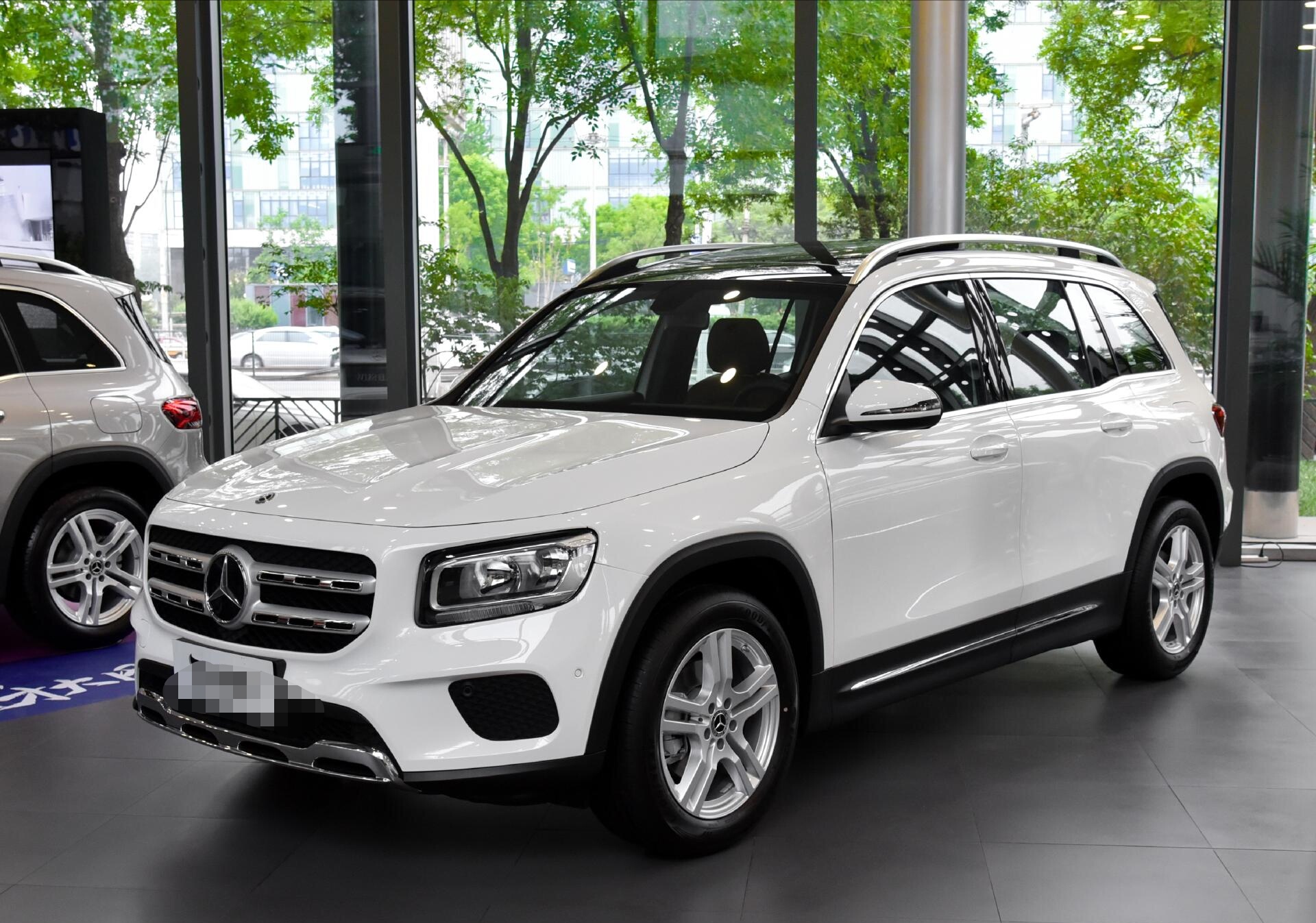 最便宜奔驰7座SUV，预售28万，连体大屏，新款奔驰GLB真霸气-新浪汽车