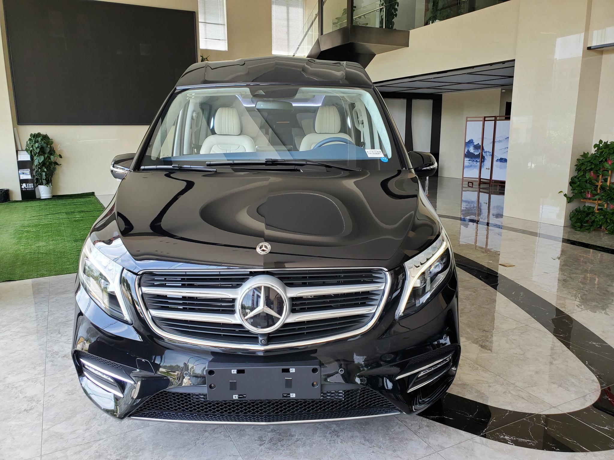 2021款奔驰高顶V260L无隔断七座超火蓝白内饰