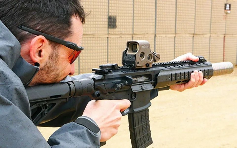 西格绍尔推出的MCX卡宾枪，是争夺消声型突击武器的市场