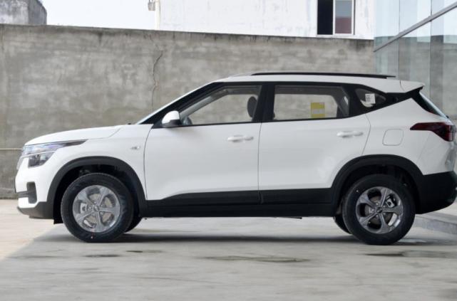 顶配12.58万的起亚kx3，配10.25寸屏幕，比本田缤智靠谱多了