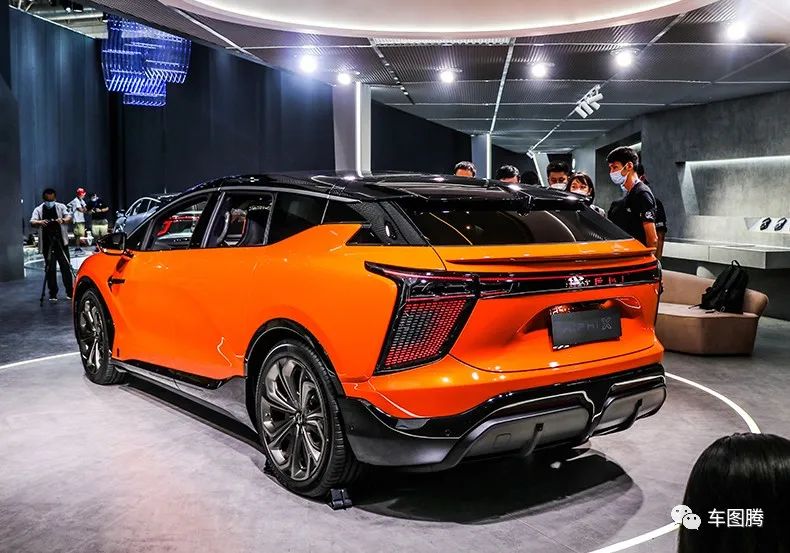 售价68万-80万元，高合HiPhi X量产版续航里程达610km