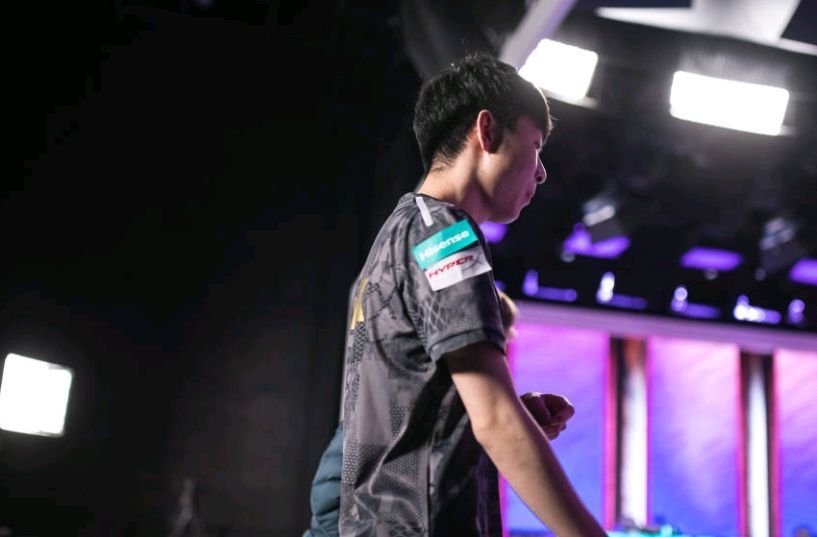 S10发挥太差，小花生被黑粉“送花圈”！LGD表示已报警处理