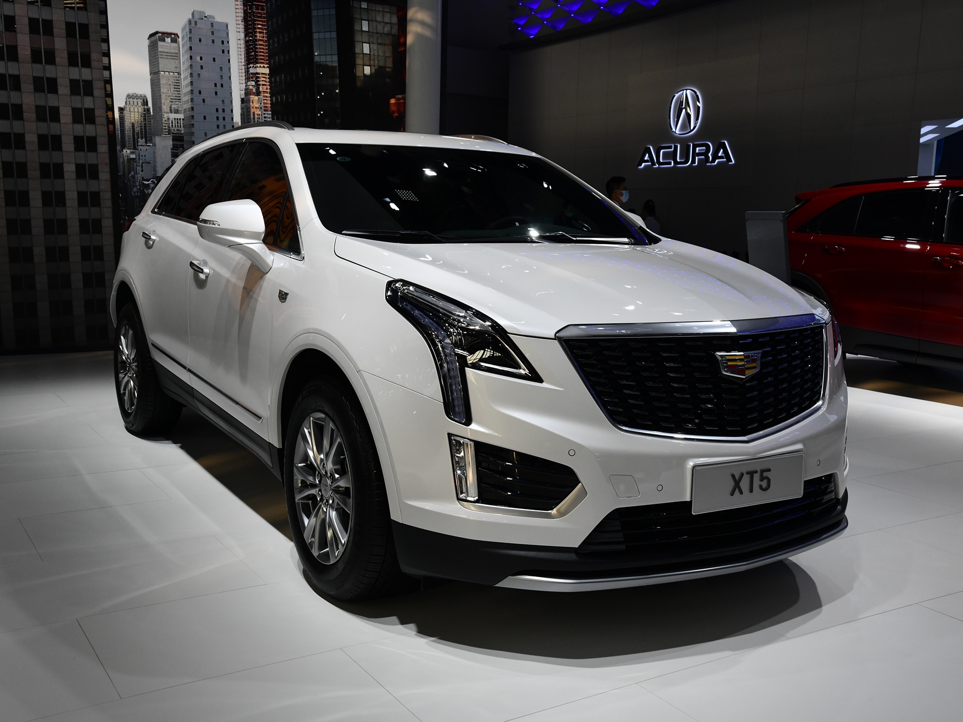 凯迪拉克XT5对比沃尔沃XC60，差不多预算，你选谁？-新浪汽车