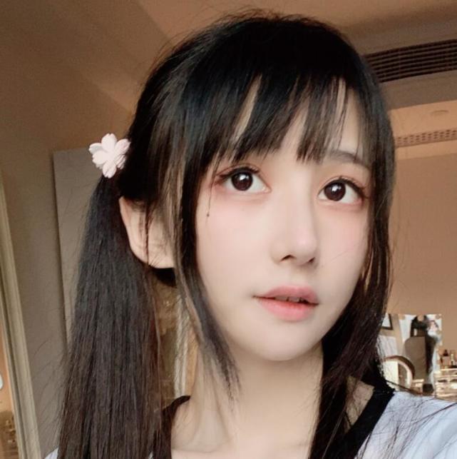 蔡萝莉真实颜值曝光,真人长得像巫婆,鼻子真的整坏了