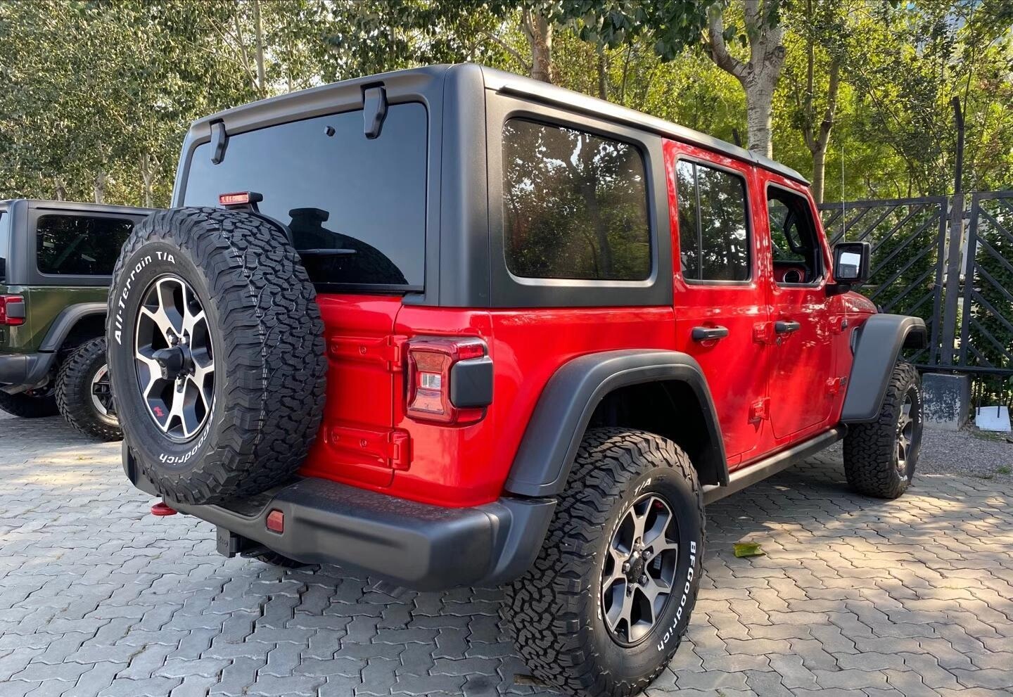 首台柴油JEEP牧马人到港，3.0T+8AT，新外观比路虎卫士还帅气！-新浪汽车