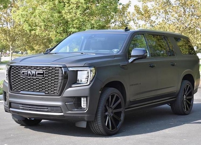 GMC全新大型SUV实拍！搭6.2L V8引擎，比凯雷德更豪华