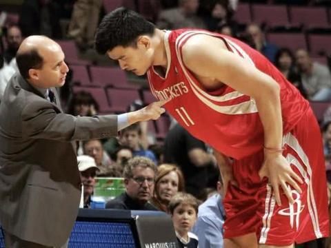 NBA5大身残志坚的球星：麦迪先天脊柱侧弯，姚明左耳失聪|脊柱侧弯|先天|麦迪_新浪新闻