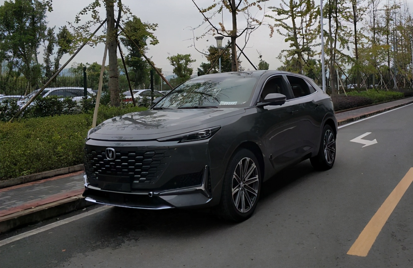 长安UNI-K实拍！“套娃”脸颜值高，搭2.0T+8AT动力-新浪汽车