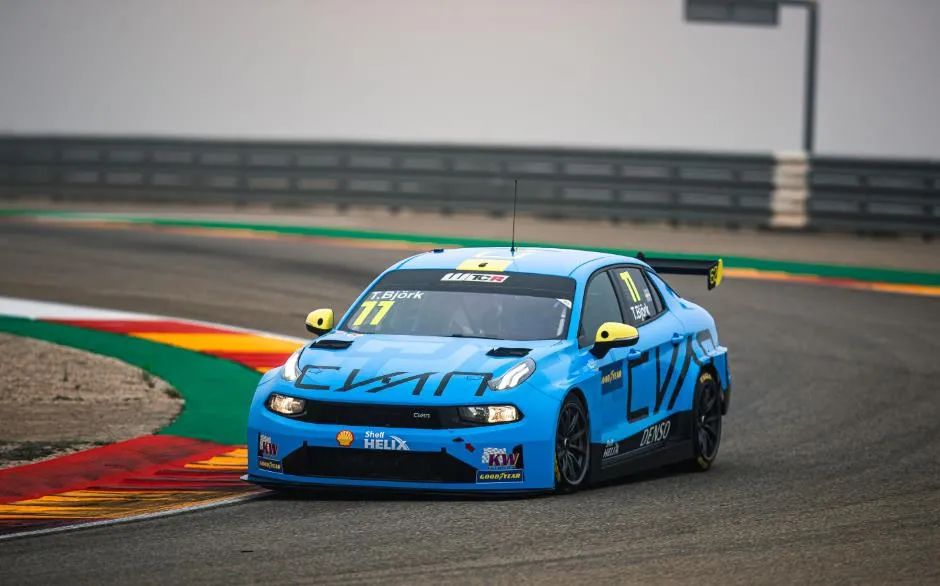 领克车队拿下WTCR双料冠军！参赛车型和普通车型有啥不同？