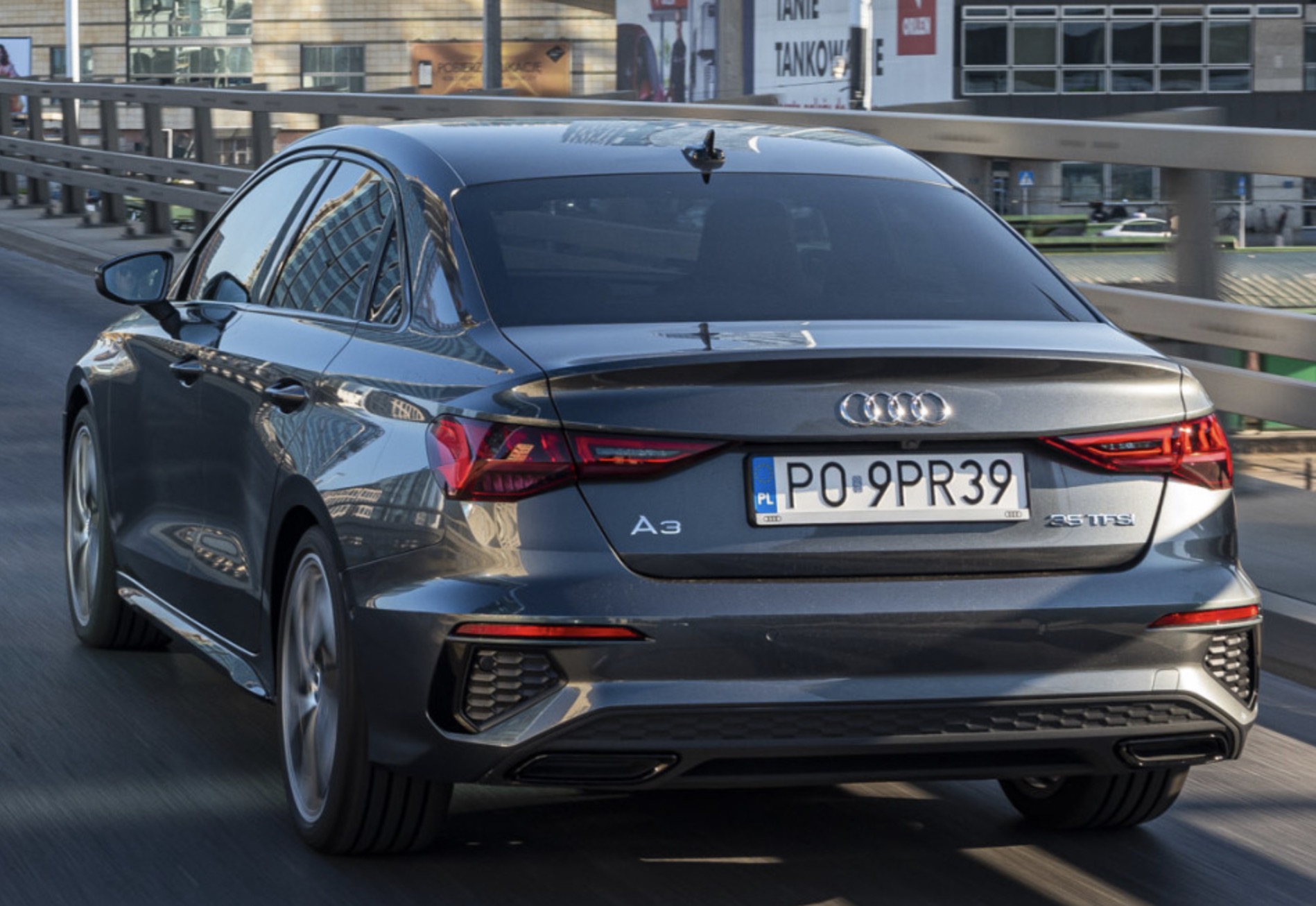 奥迪A3加长变身A3L 让小资车主的朋友不再觉得挤