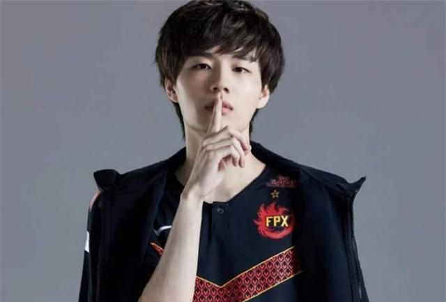 FPX新AD饱受争议,但原因不仅是他的身份,更在于LQS态度的转变