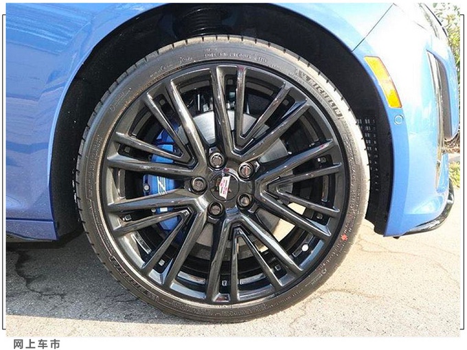 凯迪拉克CT5-V实车街拍！3.0T+10AT，动力比奔驰AMG C43还强