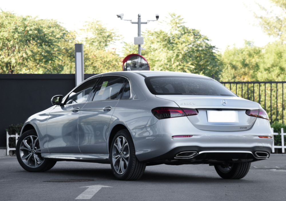 奔驰新战将终于来袭搭5气囊＋无框门，6.5秒就能破百，比A6L酷炫