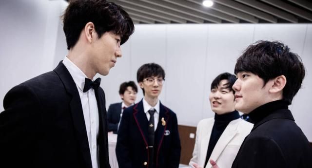 957直播透露：Theshy在青训就1-8不当人,马老师爆料私下的Ts|战队|老师|直播间_新浪新闻