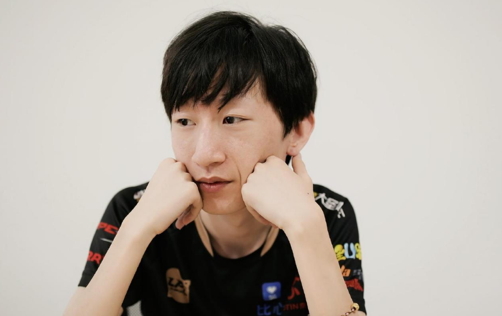 女版otto？V5更新现役成员名单，新ADC选手太像otto了|选手|女版|比赛_新浪新闻