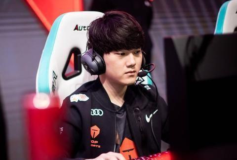 JKL和viper数据对比,两种不同风格ad的极端,你喜欢激进还是稳?|阿水|数据对比|打法_新浪新闻