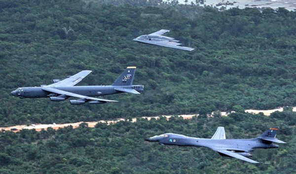 要服役90年！B2、B1B都要淘汰了，为啥B52还能再干30年？