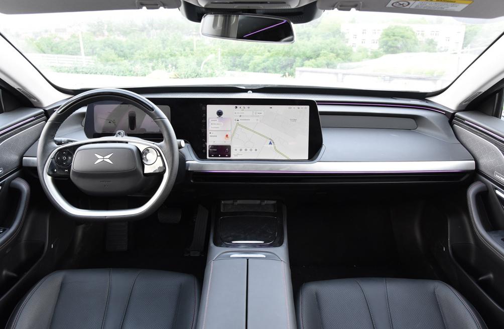 蔚来ET7“高空轰炸”小鹏P7，智能豪华纯电动轿车你会如何选择？