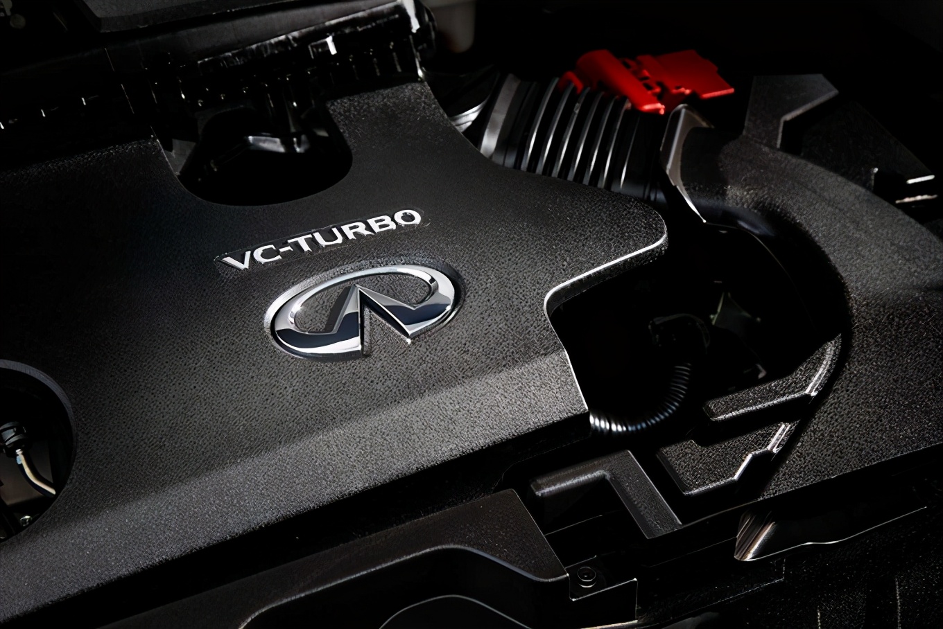 海外售价30万起，2.0T发动机，英菲尼迪QX55对手都有谁