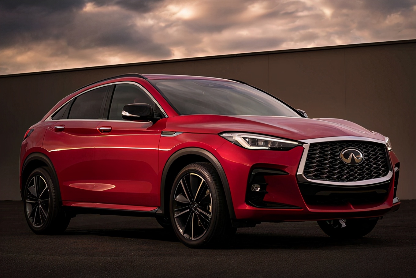 海外售价30万起，2.0T发动机，英菲尼迪QX55对手都有谁