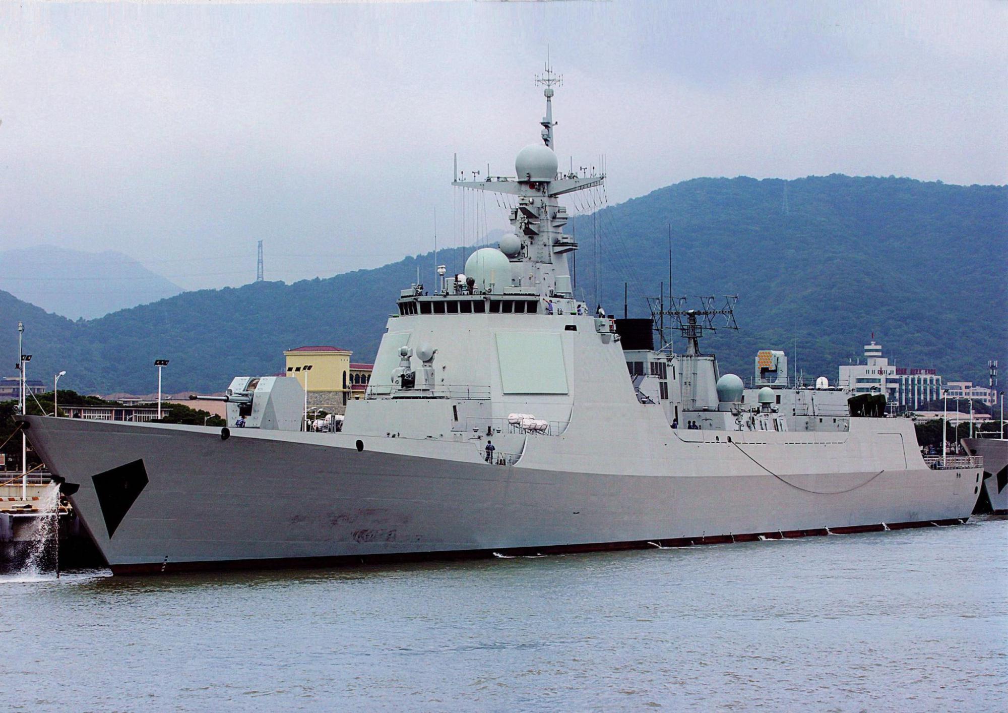 为何052D的舰体表面凹凸不平，宛如橘子皮，而055大驱却很光滑？|战舰|橘皮|钢板_新浪新闻