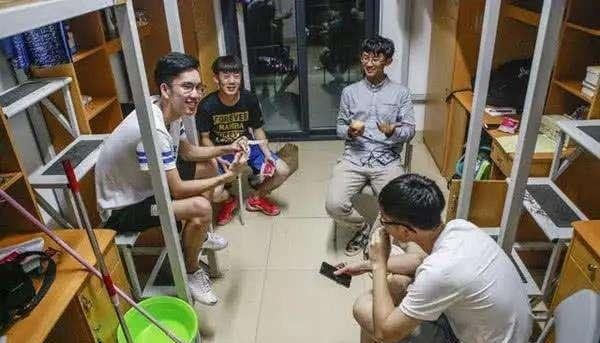 大学生宿舍矛盾的处理建议珍惜舍友情谊留下大学美好回忆宿舍舍友大学新浪新闻