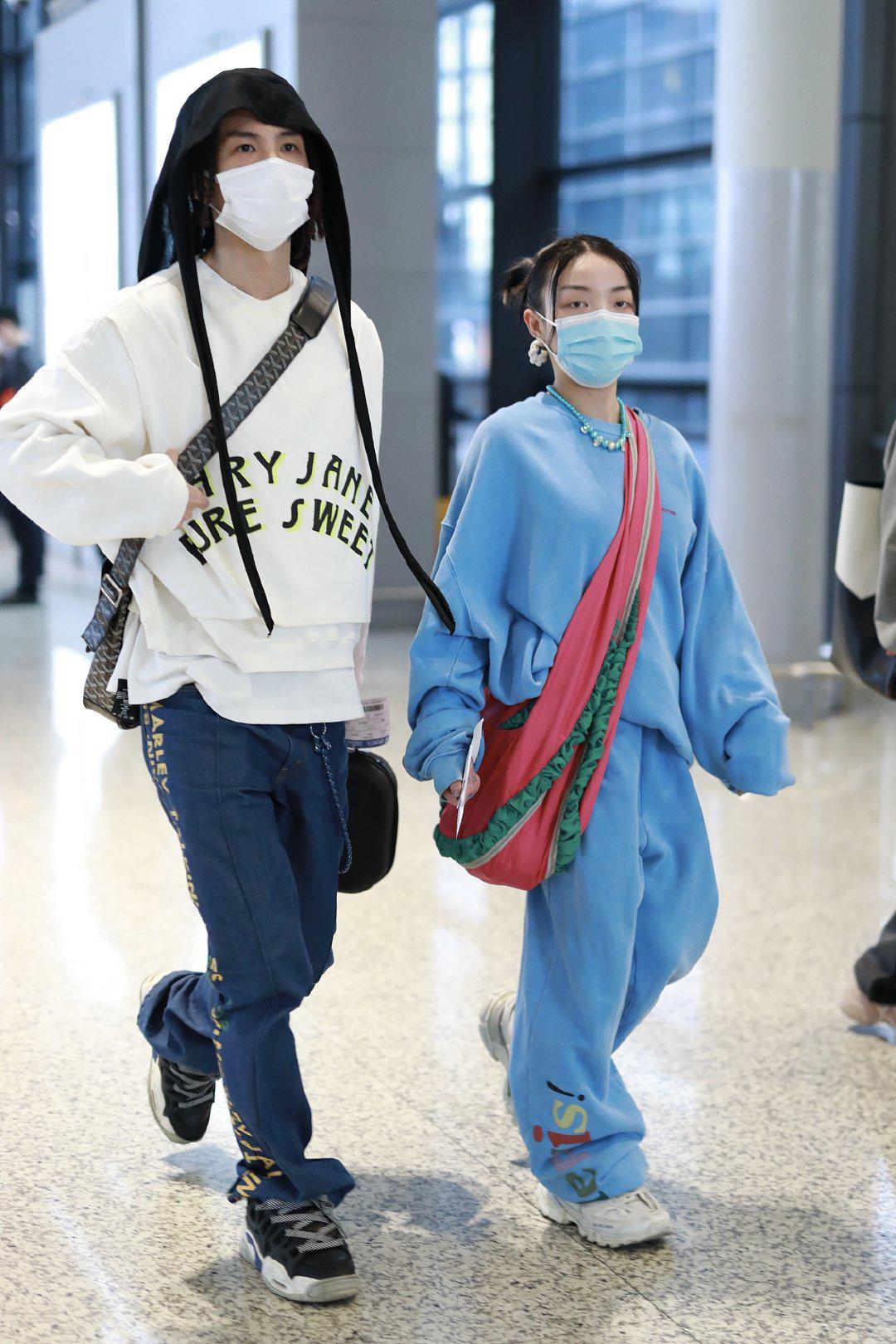 VAVA和男友DrakSun现身上海机场……|上海机场|男友|打扮_新浪新闻