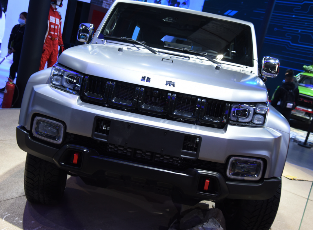 坦克300最强对手，北京BJ40新车型亮相，搭载2.0T长城蜂巢动力