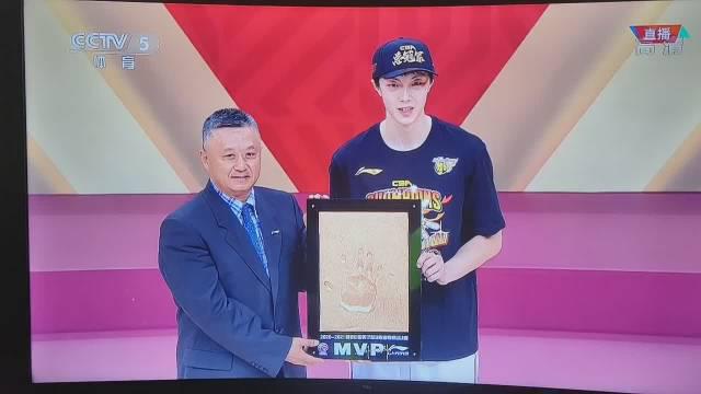 2021年CBA总决赛，广东队胡明轩fmvp……_新浪新闻