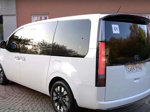 现代全新MPV实车“罕见”现身,搭2.2T引擎,设计来源太空飞船感-新浪汽车