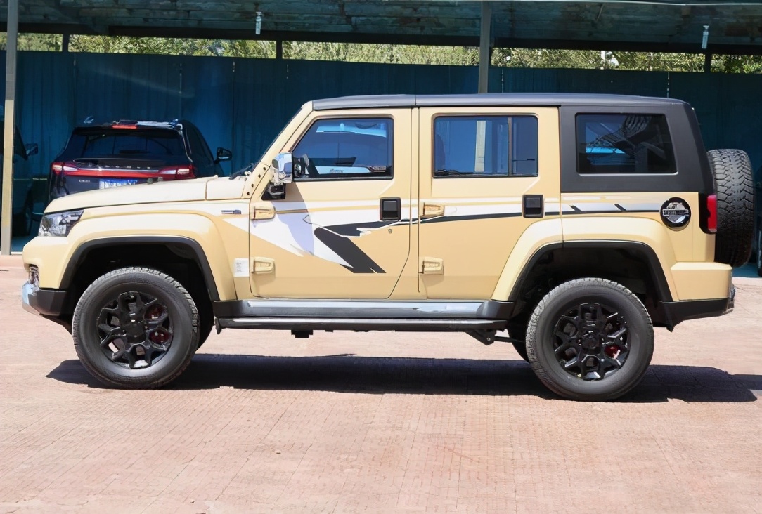 2.0T+8AT，北京BJ40环塔冠军版一眼吸睛