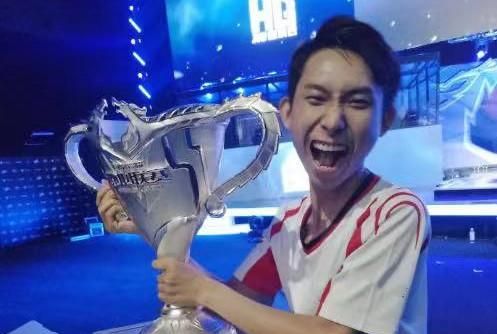 梦泪宣布KPL还有一场收官之战,打完就退役,以后AG“再无”梦泪|退役|比赛|一诺_新浪新闻