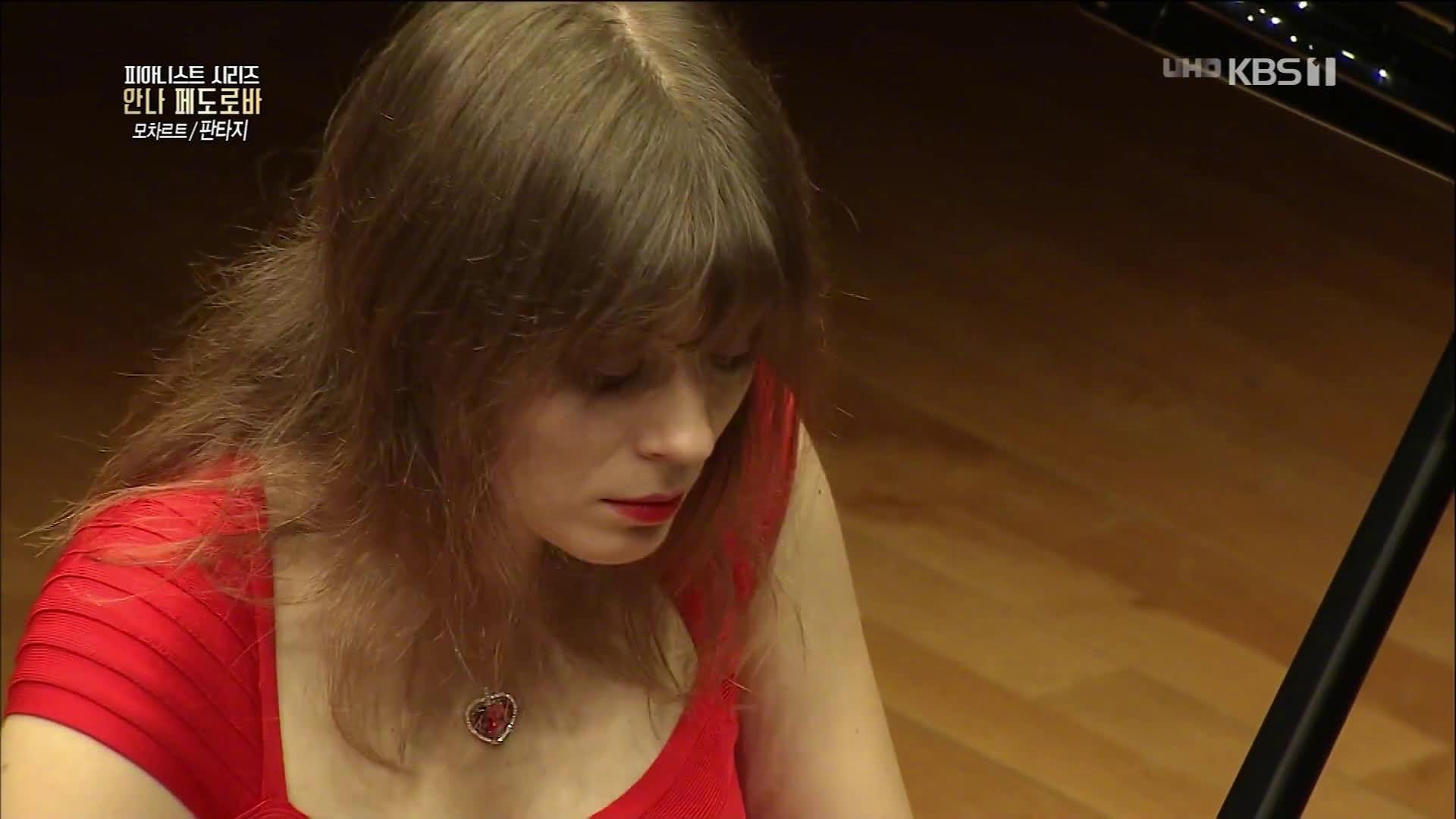 Anna Fedorova钢琴演奏：莫扎特《D小调幻想曲》K.397_新浪新闻