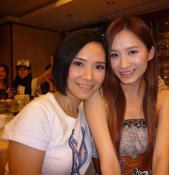 TVB最美女配520官宣产子，晒一家三口合影，豪门老公亲自剪脐带