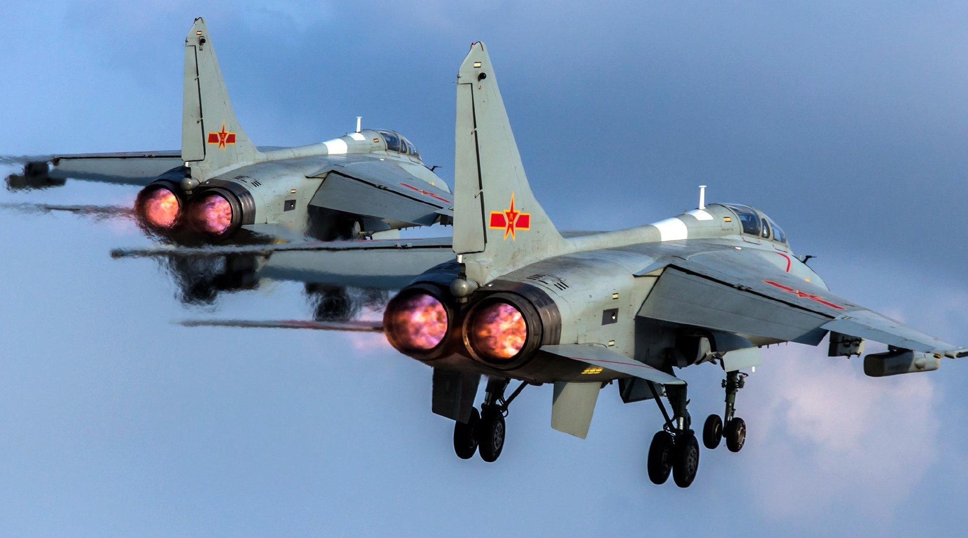 海军航空兵实弹攻击训练，FBC-1“飞豹”战机强势出击！_新浪新闻