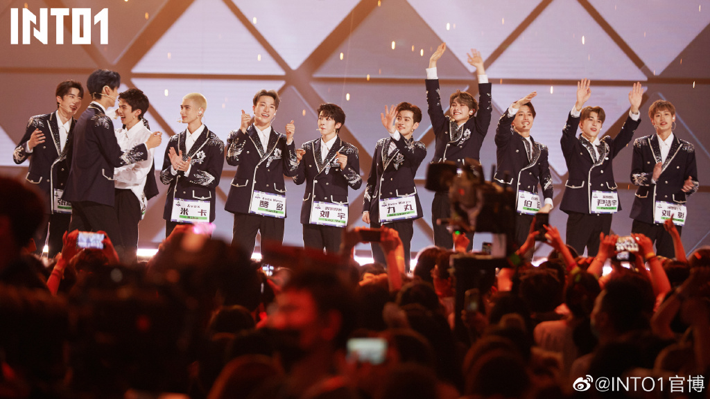 INTO1官宣粉丝名、应援色、口号！火少、R1SE、硬糖少女谁更独特|应援|硬糖|口号_新浪新闻