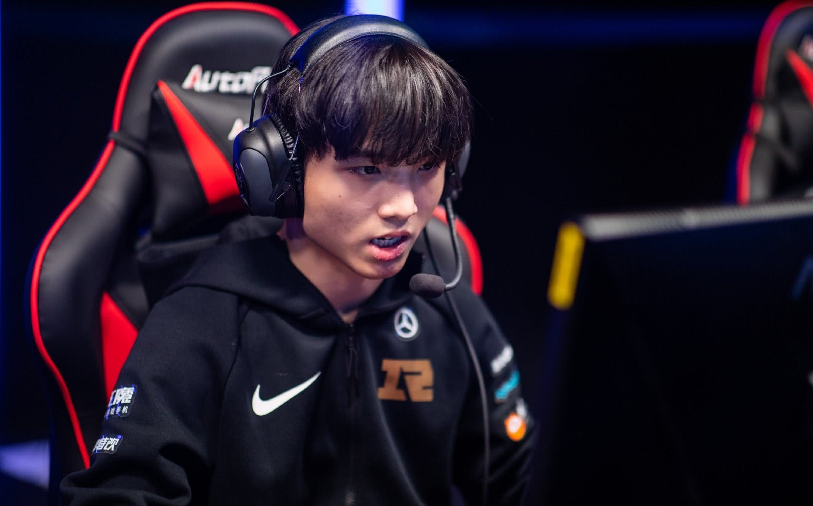 XLB被RNG下放二队，直播坦言又要浪费一个赛季，老岳说出实情|赛季|选手|俱乐部_新浪新闻