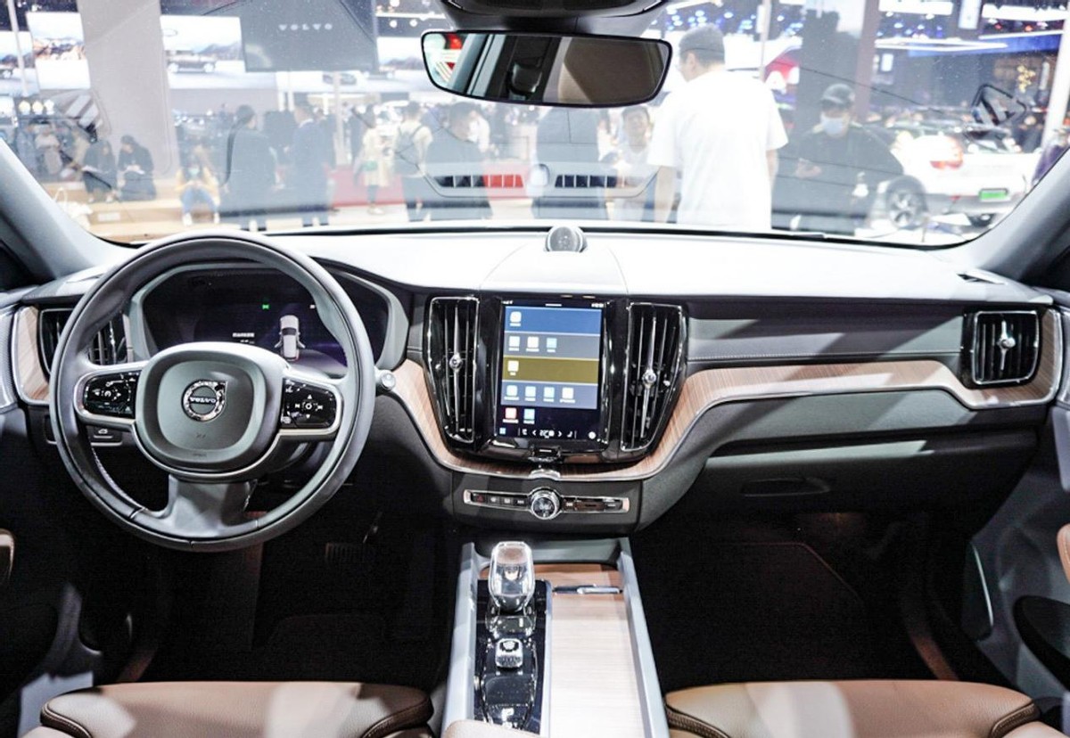 新款沃尔沃XC60来袭，起售价37.39万元，你会选择购买吗？