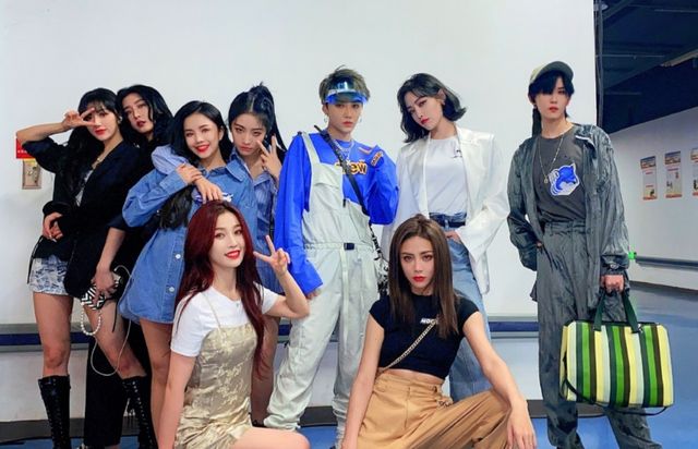 刘雨昕一人奶全团?SOLO活动改THE9团舞,八人表演被模糊C位