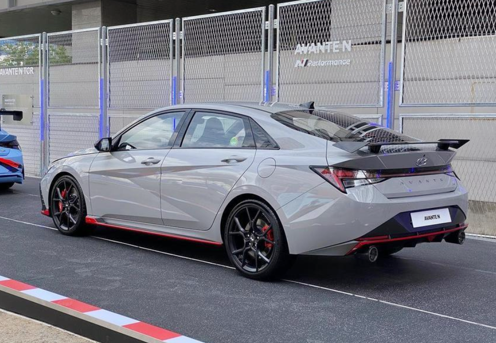 2.0T+8速双离合，最大马力280匹，现代全新伊兰特N实车亮相