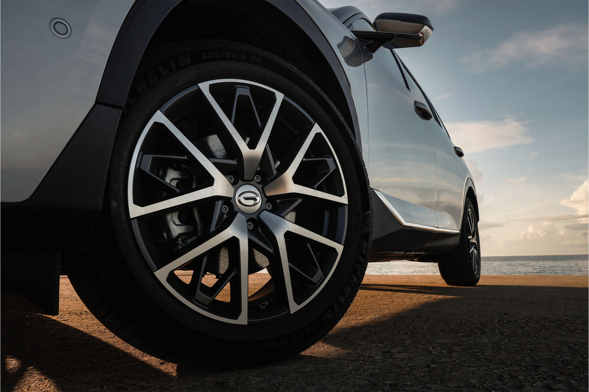 全新一代广汽传祺GS8正式亮相 搭载2.0TM+丰田THS II混动系统